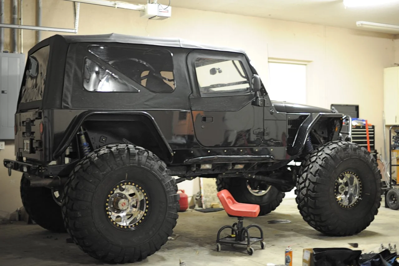 LJ 44%22 Pitbulls side view garage .JPG | Jeep 392 Forum